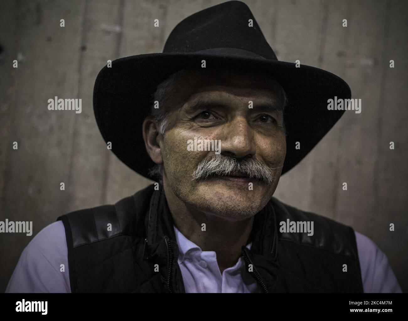 Pueblo hum hi-res stock photography and images - Alamy