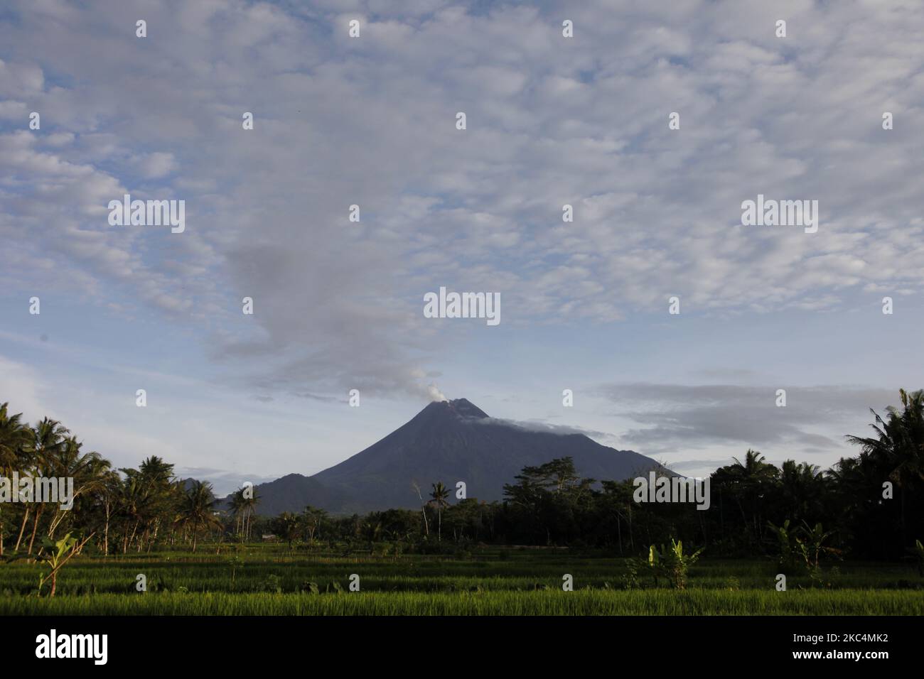 Activitiy of merapi volcano hi-res stock photography and images - Alamy