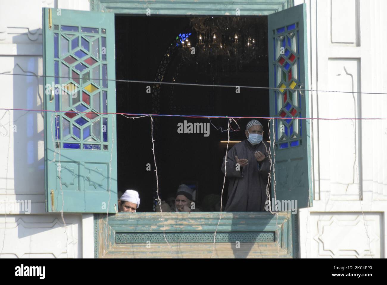 People pray inside Khanyar shirine on the eve of urs of Sheikh Abdul ...