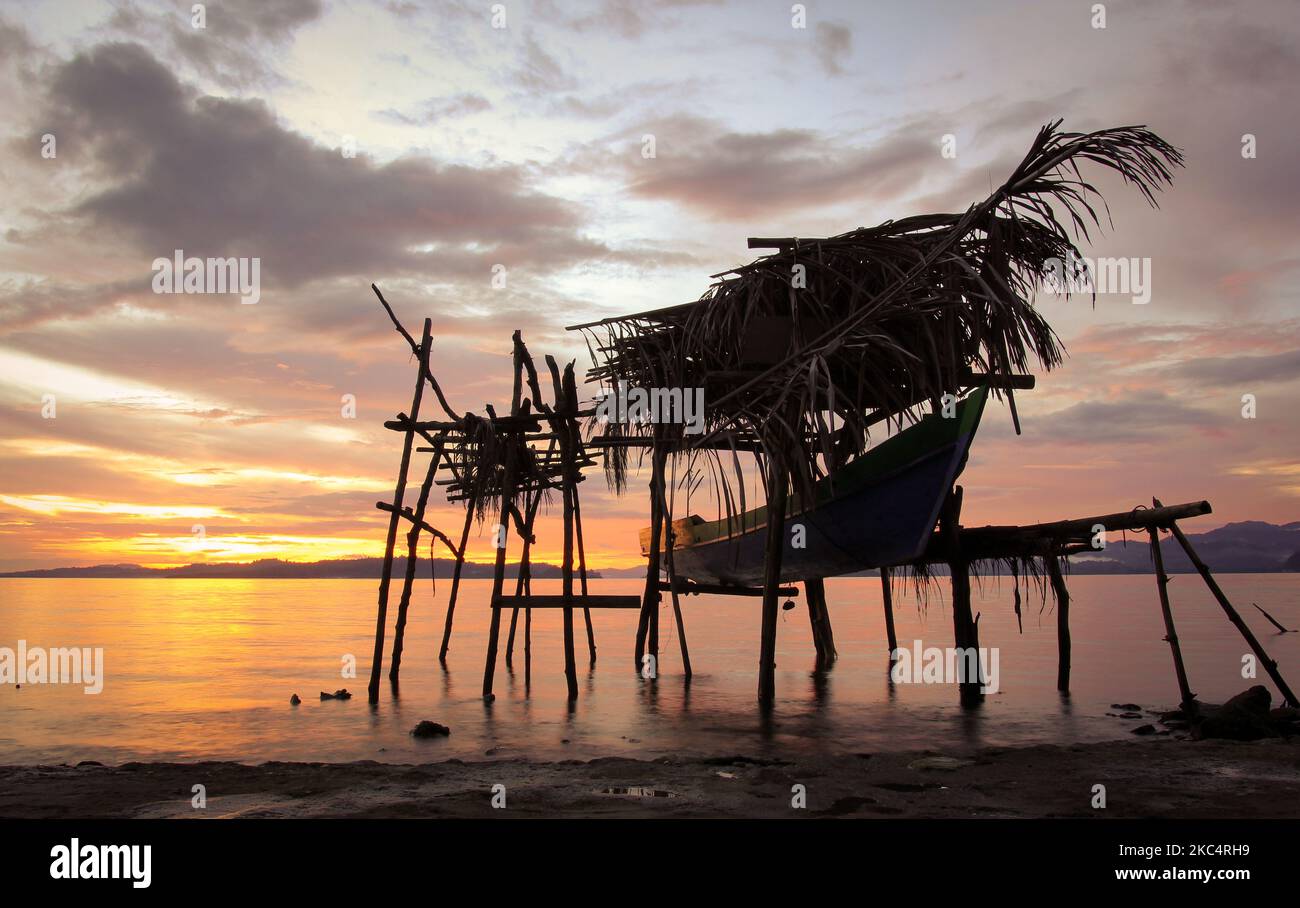 Wooden dinghy pier hi-res stock photography and images - Alamy