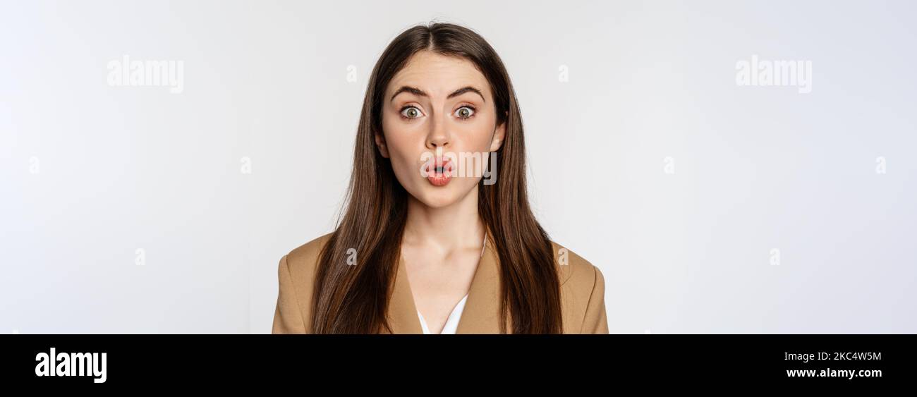Close up portrait of surprised, amazed businesswoman, say wow, staring ...