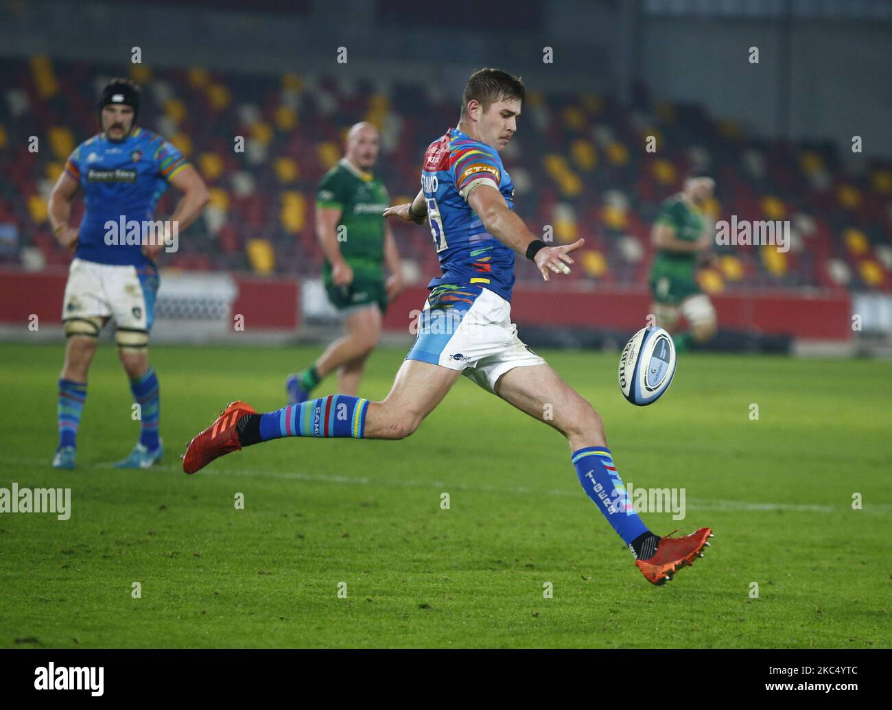 Freddie Steward of Leicester Tigers kick for touch during Gallagher ...