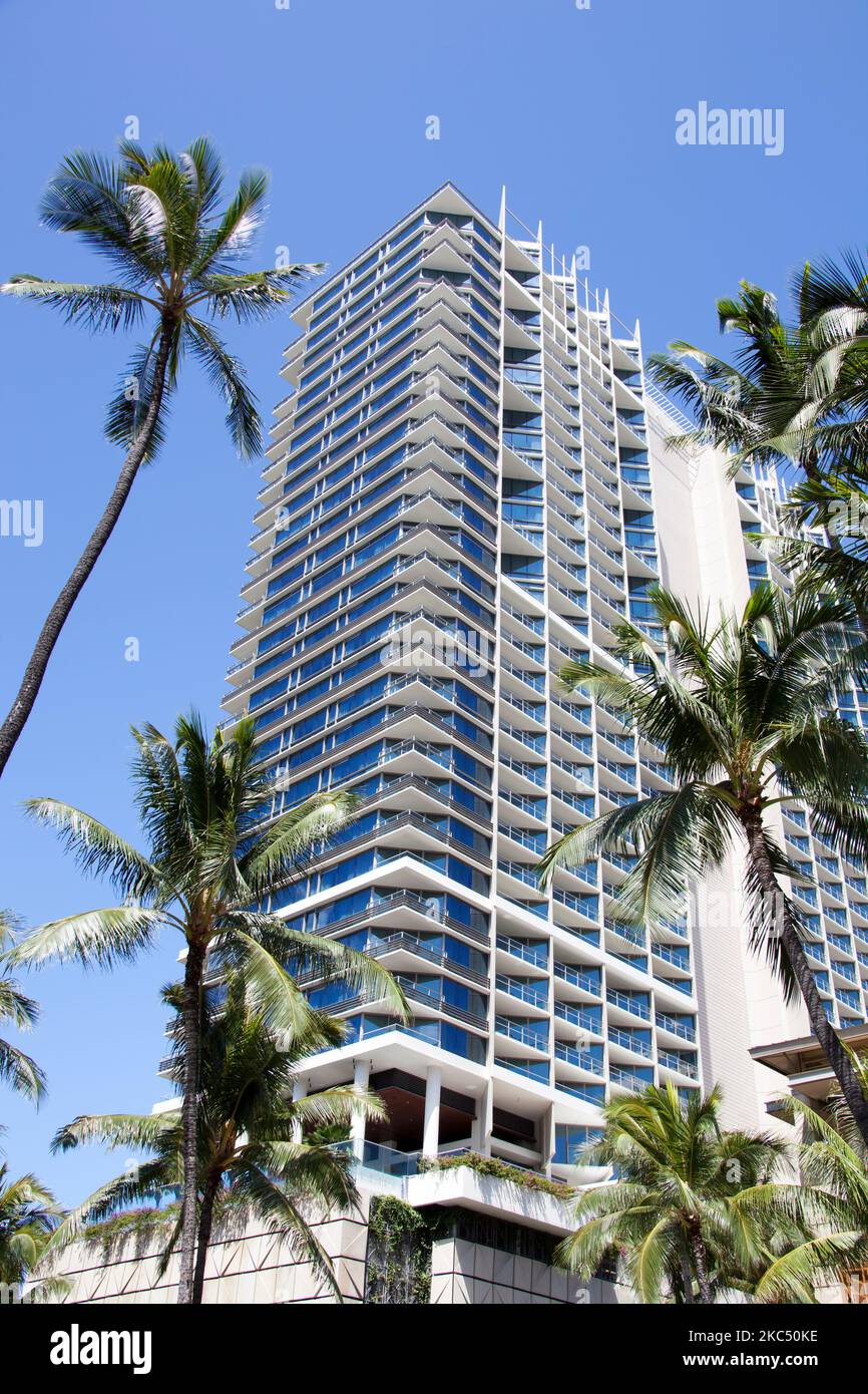 Honolulu apartment building hi-res stock photography and images - Alamy