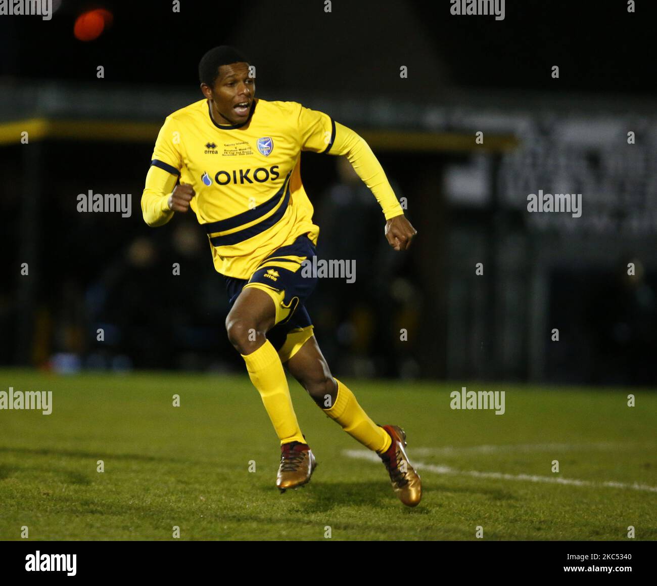 Ryan Charles of Canvey Island during FA Cup Second Round between Canvey ...