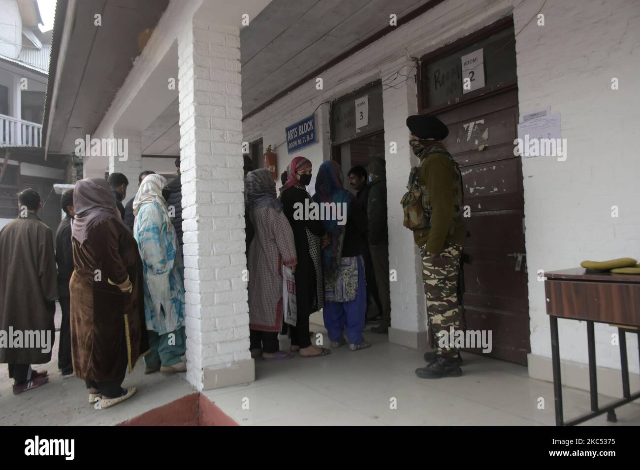 Indian election line hi-res stock photography and images - Alamy