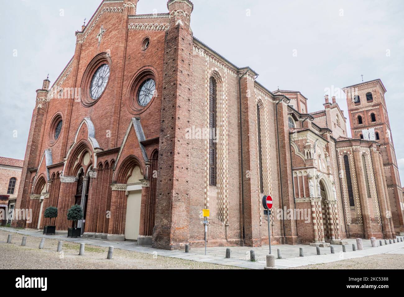 The beautiful Cathedral of Asti in Piedmont Stock Photo - Alamy