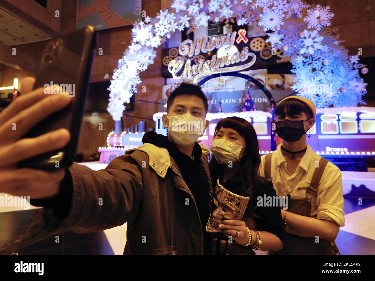 Taiwanese people are preparing to enter the first Christmas that sticks ...