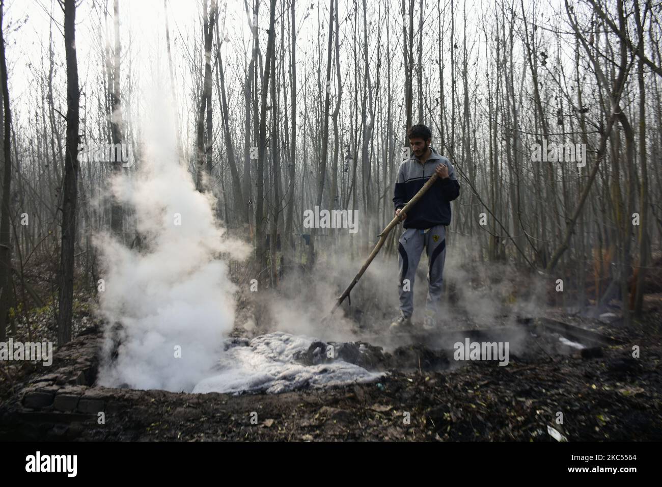 Kangri making hi-res stock photography and images - Alamy