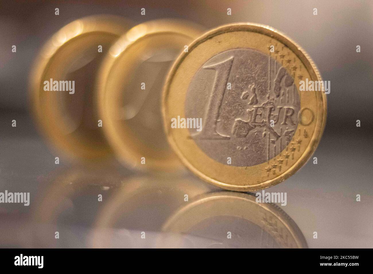 One dollar bill reflecting hi-res stock photography and images - Alamy