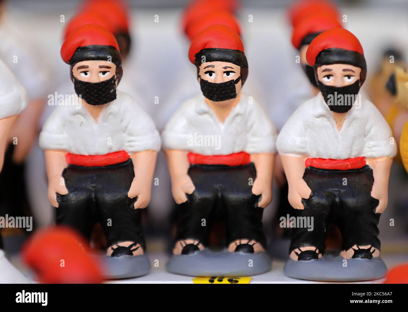 Catalan "caganer" with a mask, a novelty this year in the shop where ...