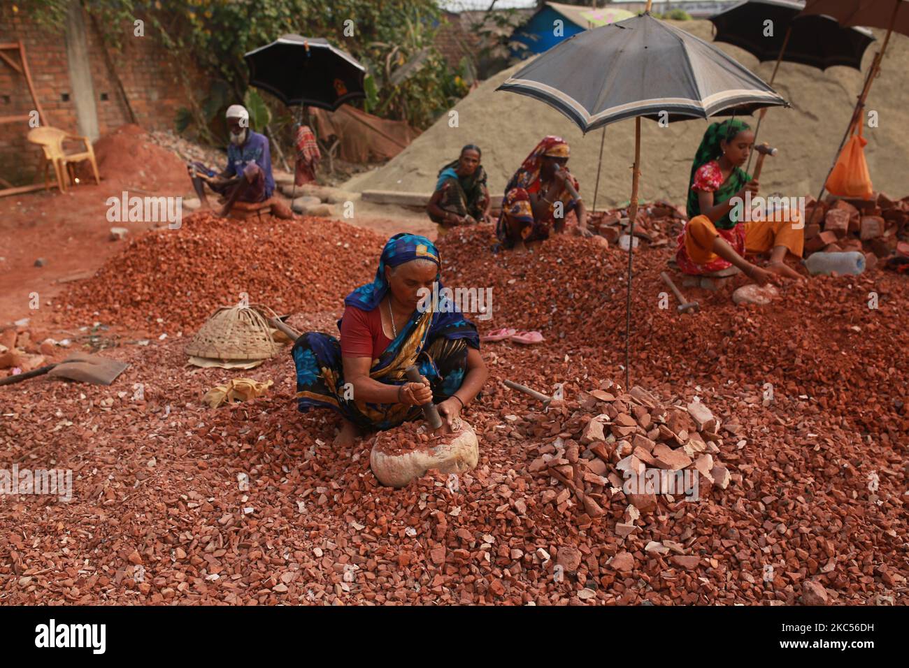 Women break bricks as they earn less-than five dollar for a day in ...
