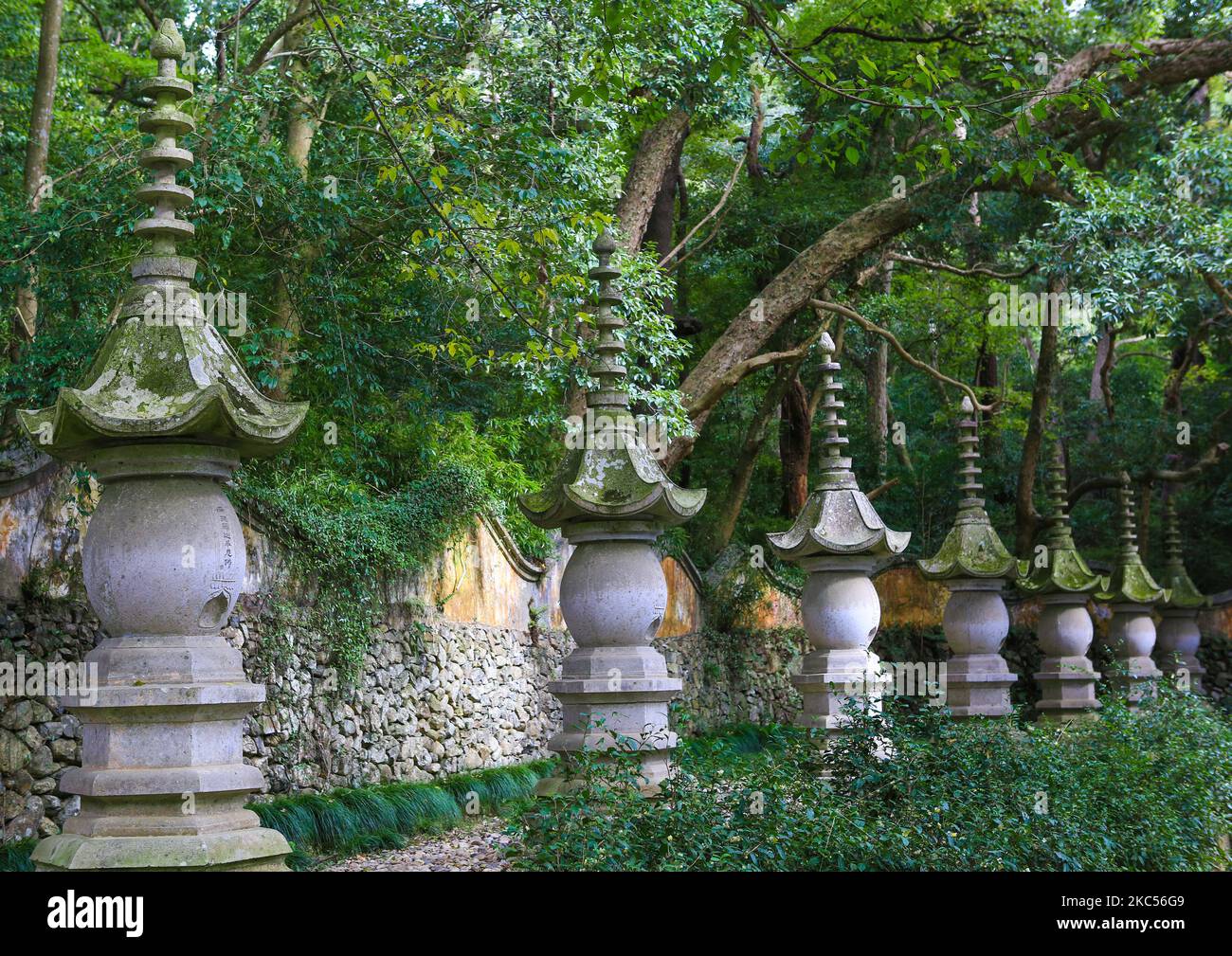 Traditional East Asian stone (Toro) lanterns in the garden Stock Photo ...