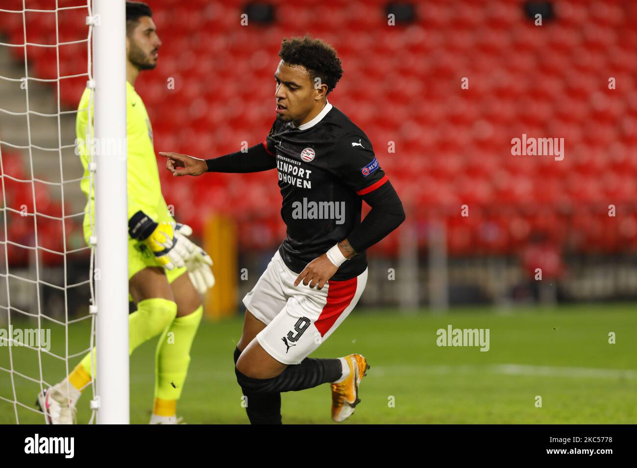 Donyell malen psv celebrates hi-res stock photography and images - Alamy