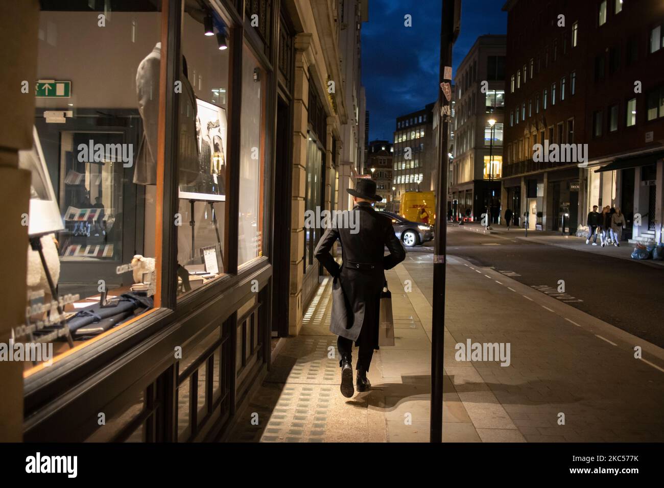 Tailoring shop hi-res stock photography and images - Alamy