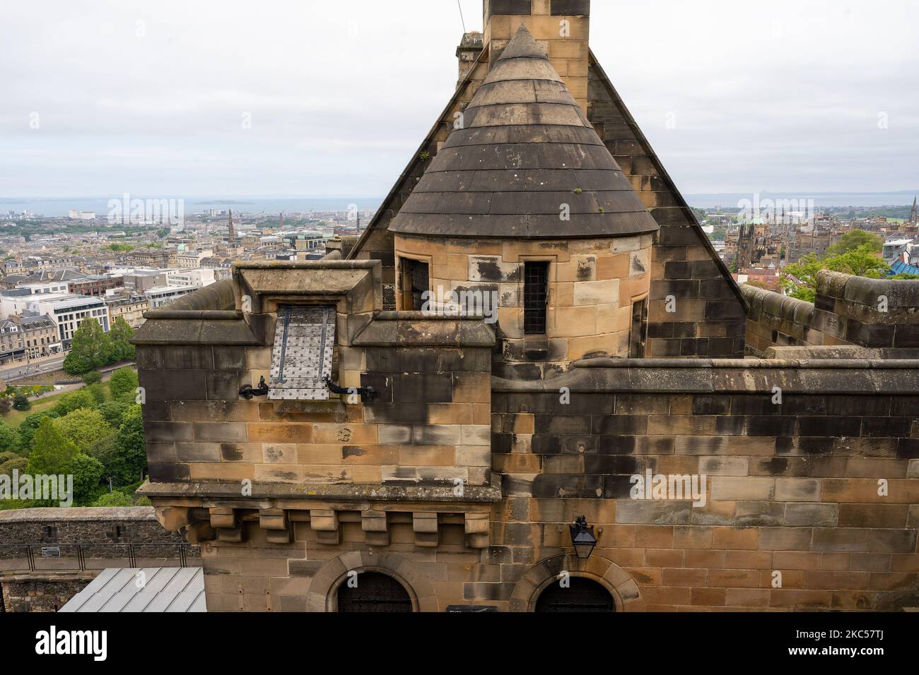 The Watchtower of Edinburgh Castle overlooking the city Stock Photo - Alamy