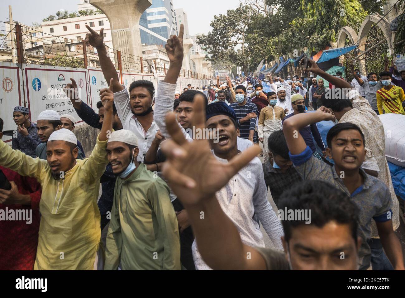 Muslim protesters chanted slogans as they protesting against the ...