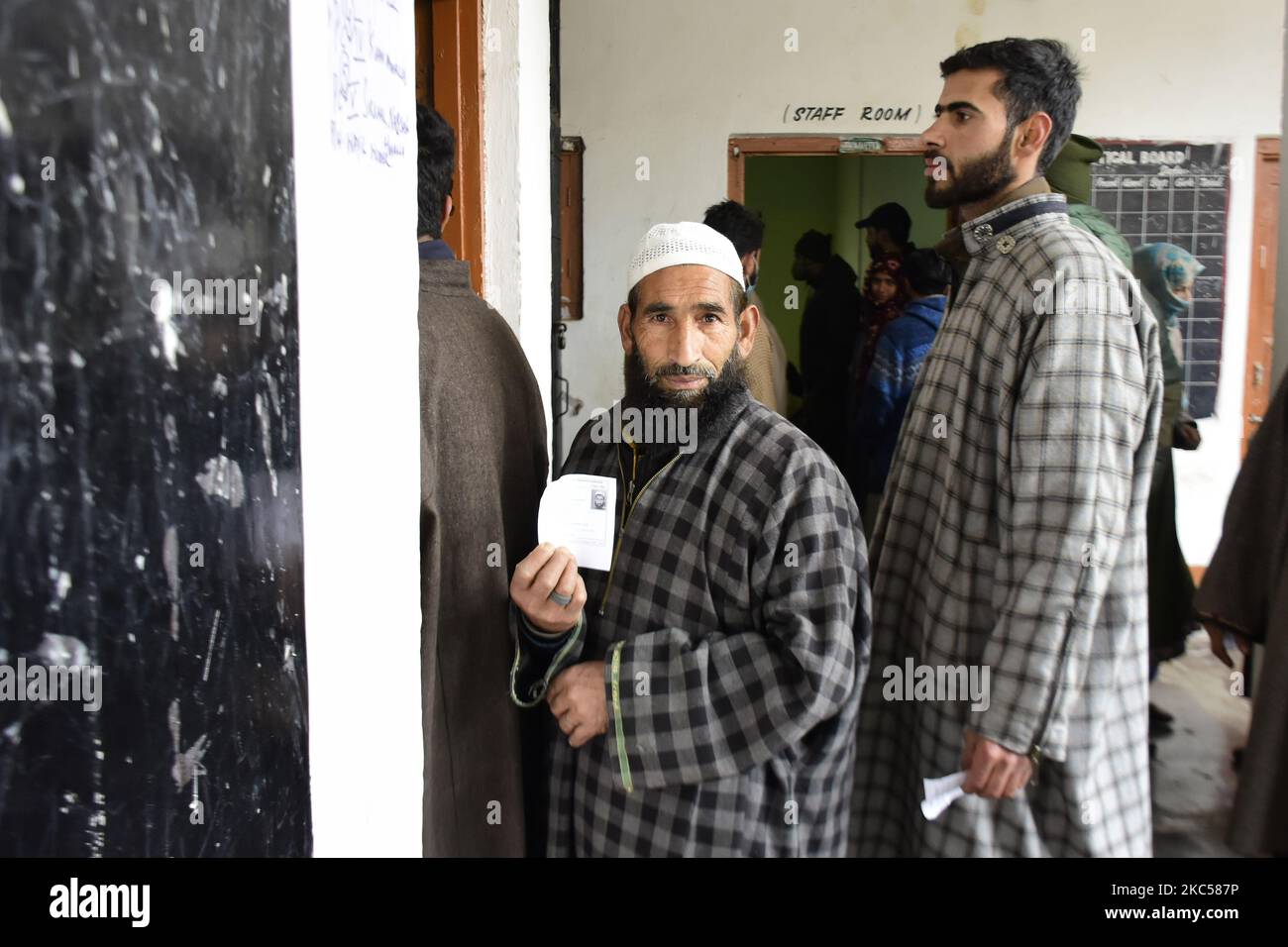 Voter slip hi-res stock photography and images - Alamy