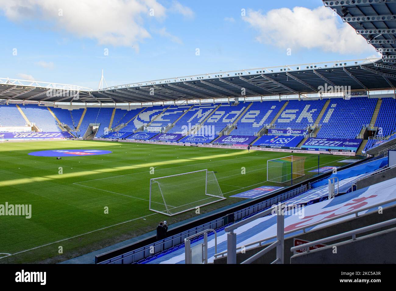 Reading stadium general hi-res stock photography and images - Alamy