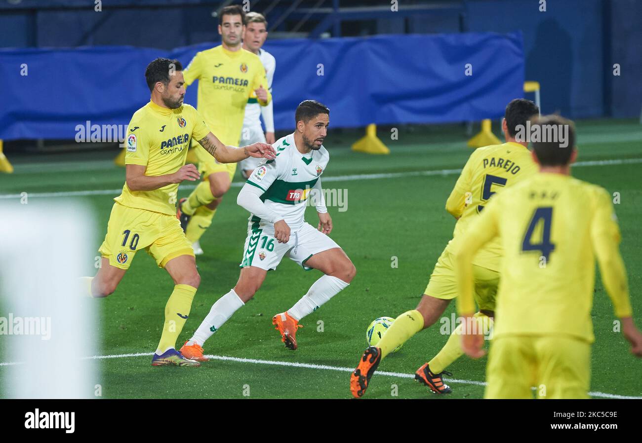Vicente Iborra of Villarreal CF and Fidel Chaves de la Torre of Elche ...