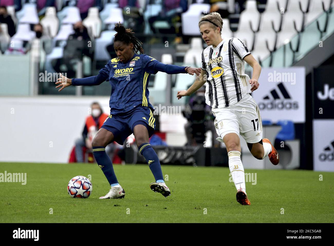 Kadeisha Buchanan of Olympique Lyonnais competes for the ball with Lina ...