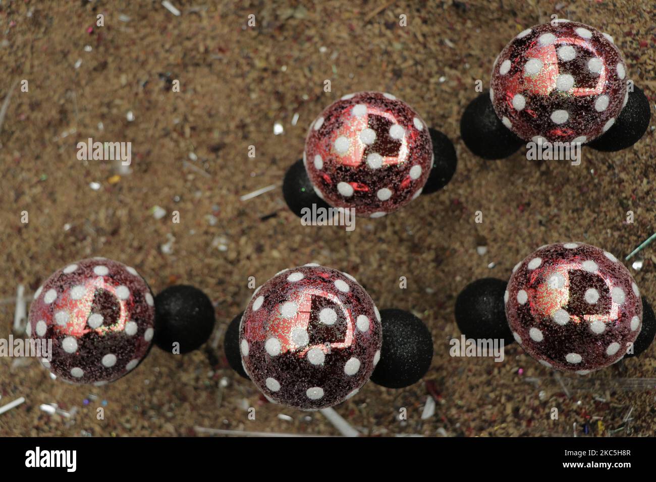 Artisanal Christmas balls made of blown glass from the JJL Esferas ...