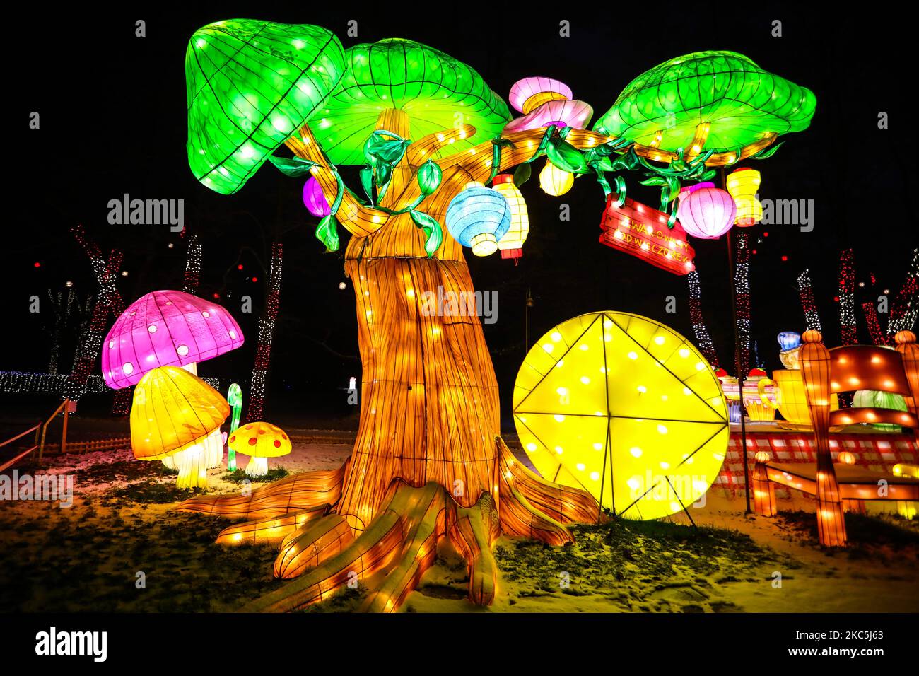 Scenes from alice in wonderland hi-res stock photography and images - Alamy