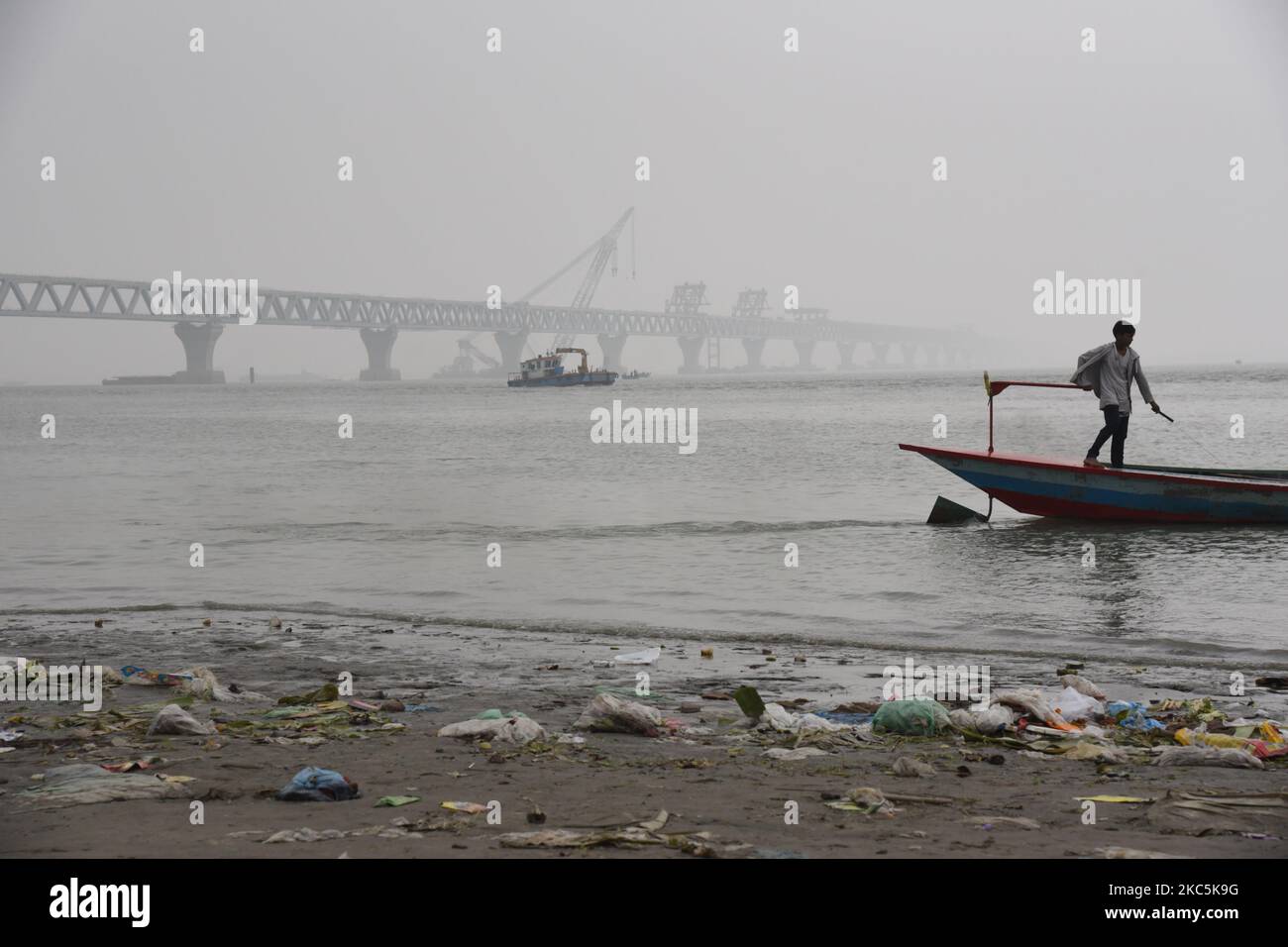 Construction padma bridge hi-res stock photography and images - Alamy