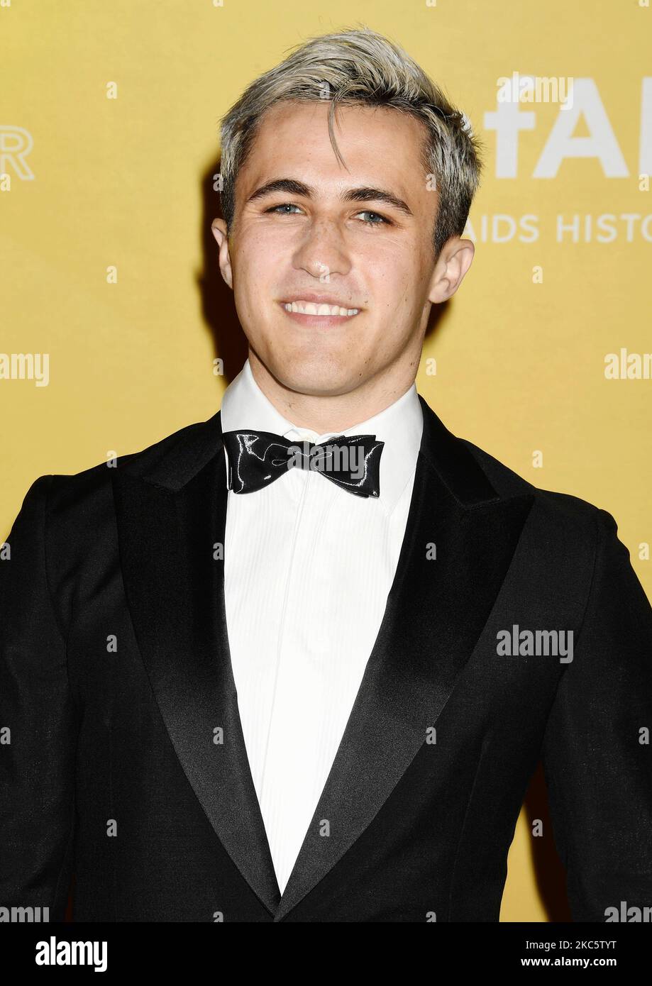 WEST HOLLYWOOD, CA - NOVEMBER 03: Chris Olsen attends 2022 amfAR Gala ...