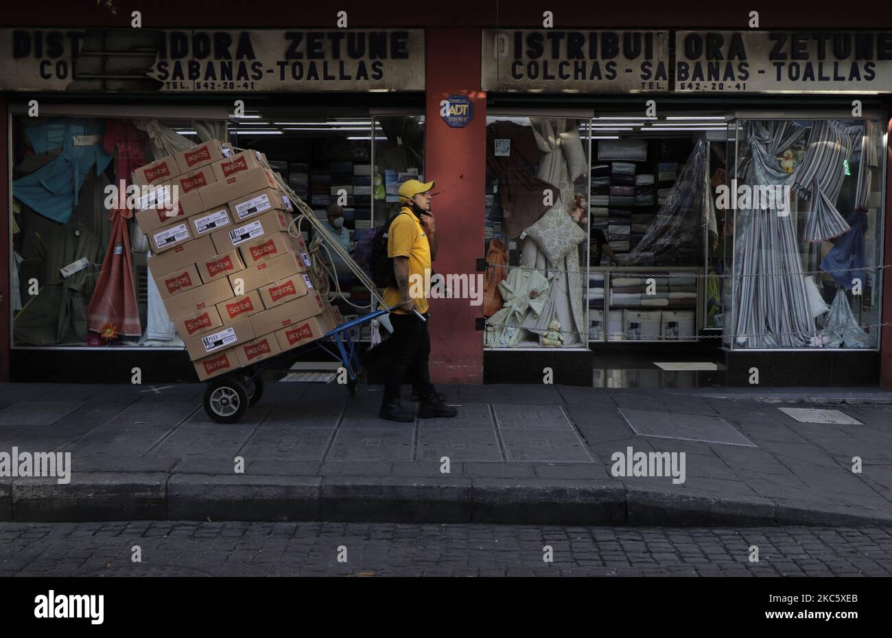 Thousand boxes hi-res stock photography and images - Alamy