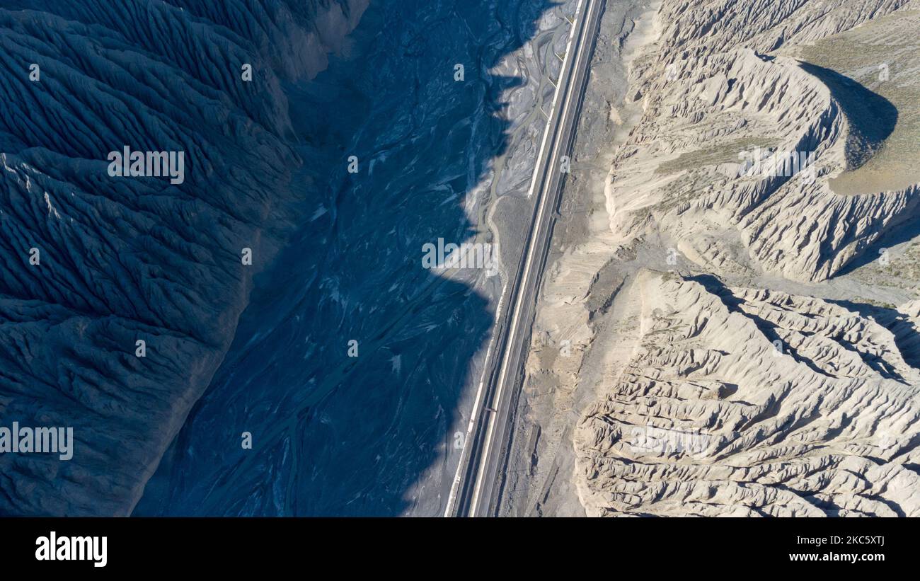 An aerial view of a transform fault Stock Photo - Alamy