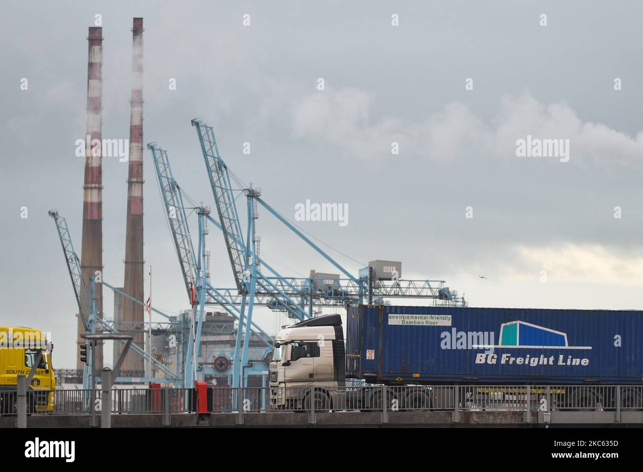 Container ship bridge controls hi-res stock photography and images - Alamy