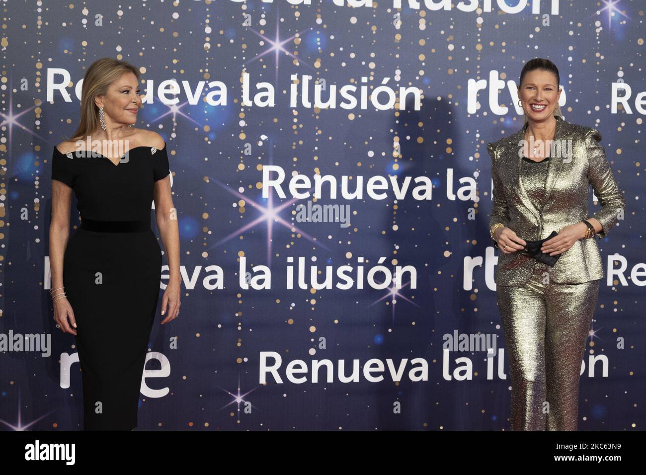Anne Igartiburu (R) and Ana Obregon (L) attend RTVE Christmas Season ...