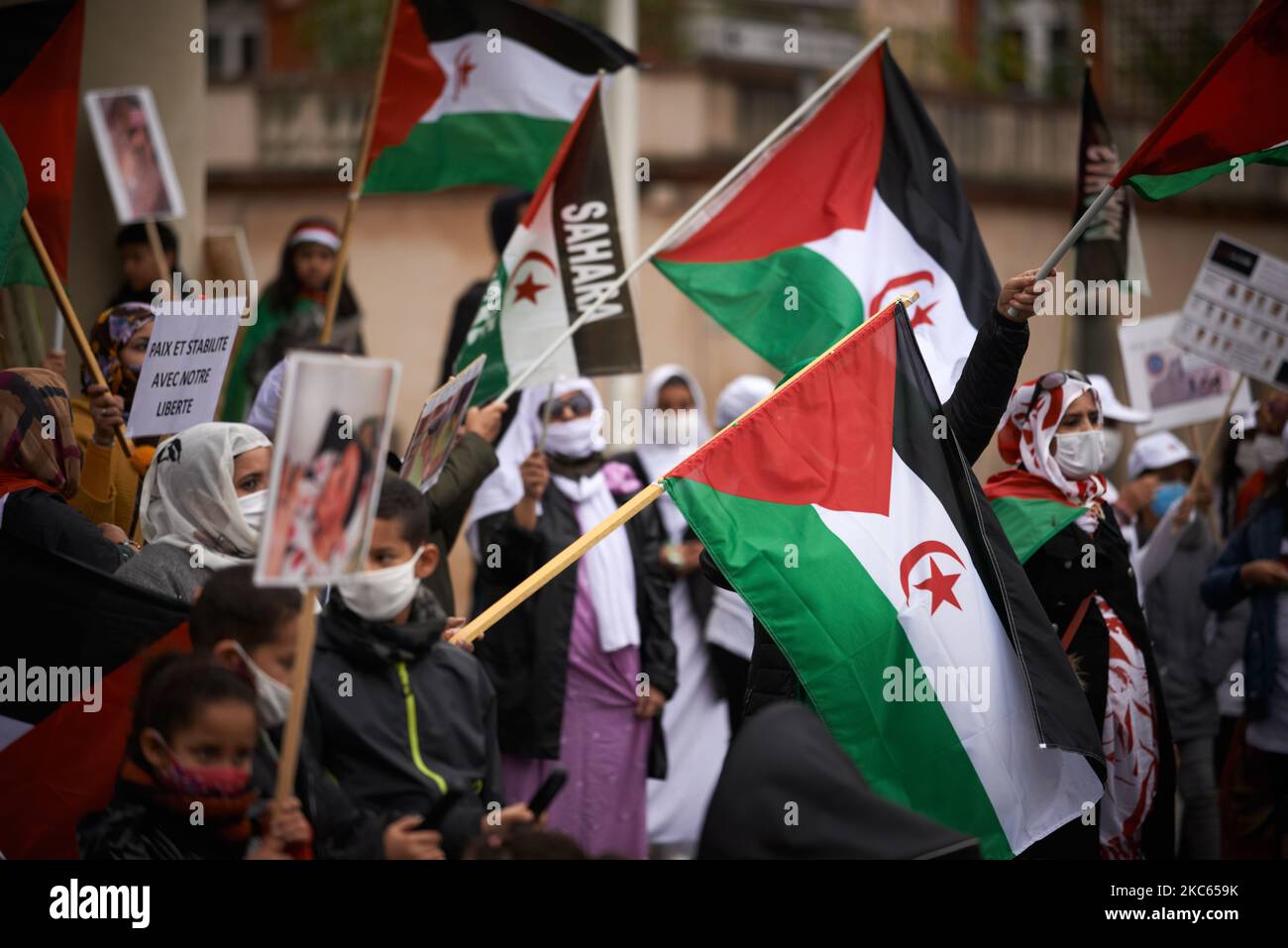 Sahrawi people of Toulouse gathered against the recognition by Israel ...