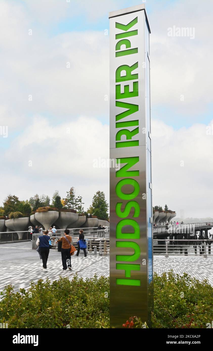 NEW YORK - 24 OCT 2022: Hudson River Park sign with Little Island in ...