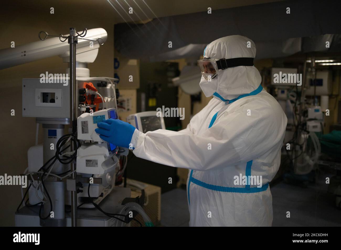 A military medical operator of the Italian Army, inside the intensive ...
