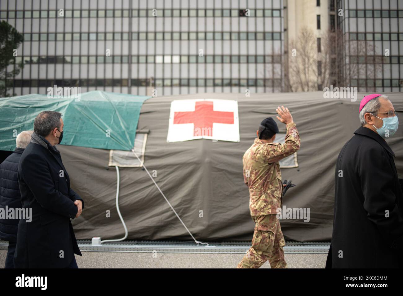 A military medical operator of the Italian Army, inside the intensive ...