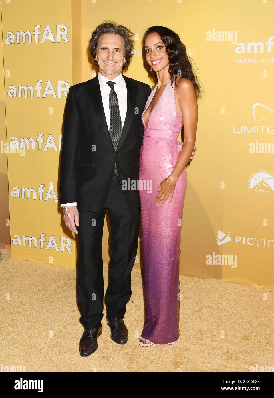 WEST HOLLYWOOD, CA - NOVEMBER 03: (L-R) Lawrence Bender and Cindy ...