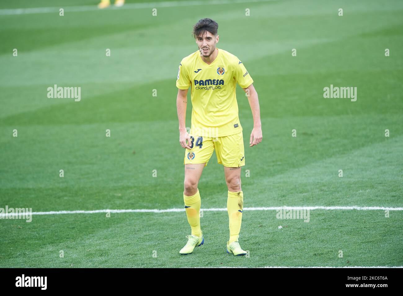 Niño futbol hi-res stock photography and images - Alamy