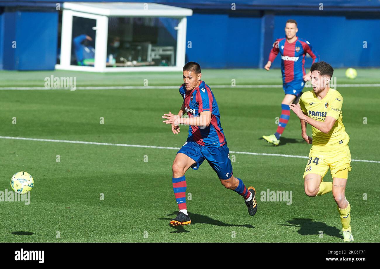 Fernando Fer Nino of Villarreal CF and Oscar Duarte of Levante UD ...