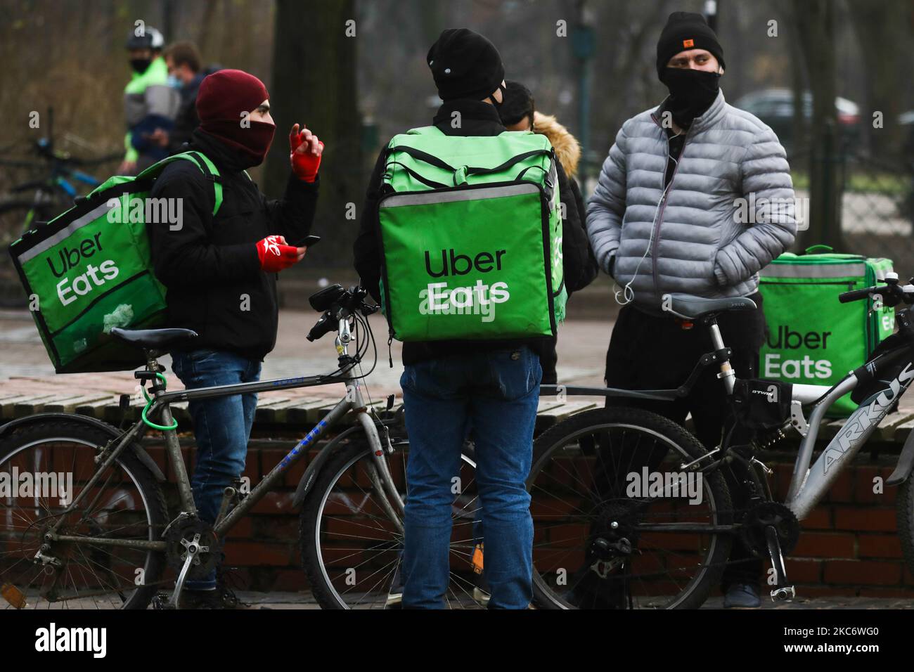 Couriers wearing face masks hi-res stock photography and images - Alamy