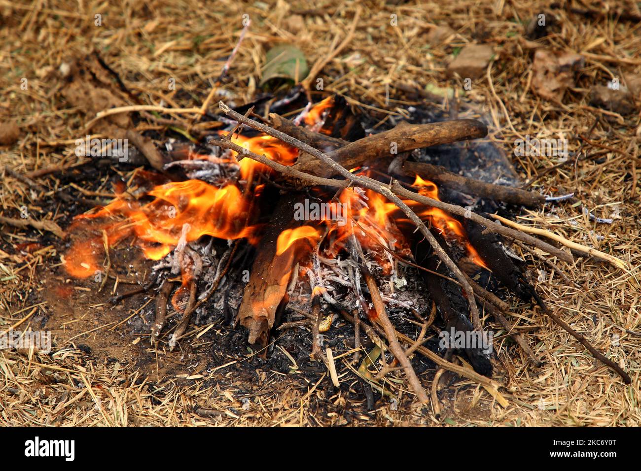 Indian Villagers warm themselves during a cold winter morning in Ajmer ...