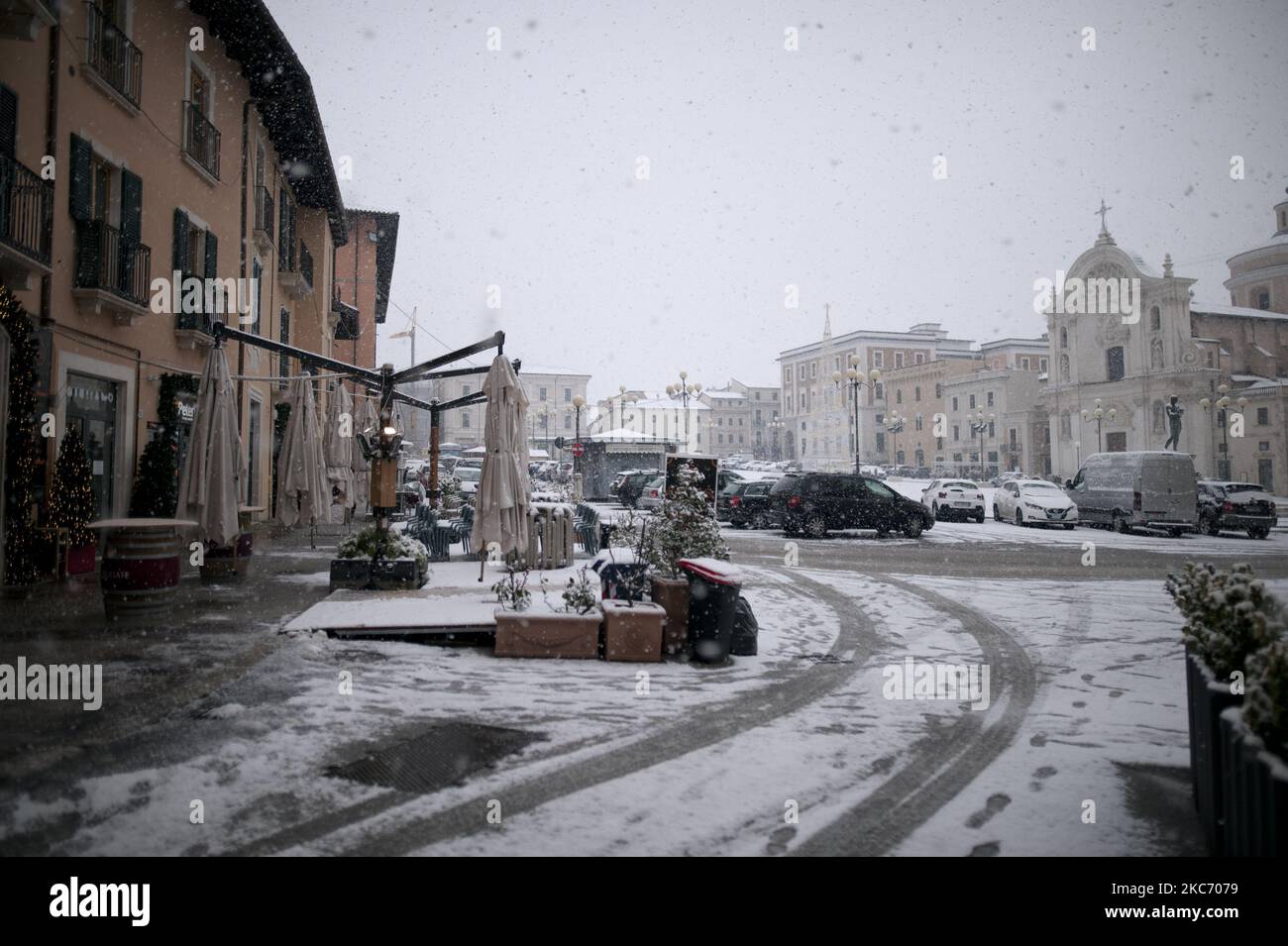 In the city of L'Aquila on 5 January, 2021, Italy, Abruzzo, snow falls ...