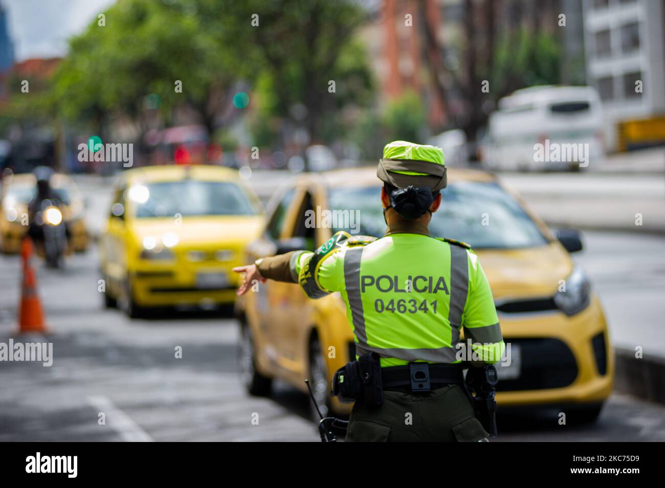 Evading people hi-res stock photography and images - Alamy