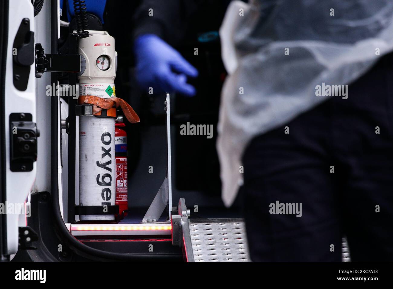 Oxygen cylinder nhs hospital hi-res stock photography and images - Alamy
