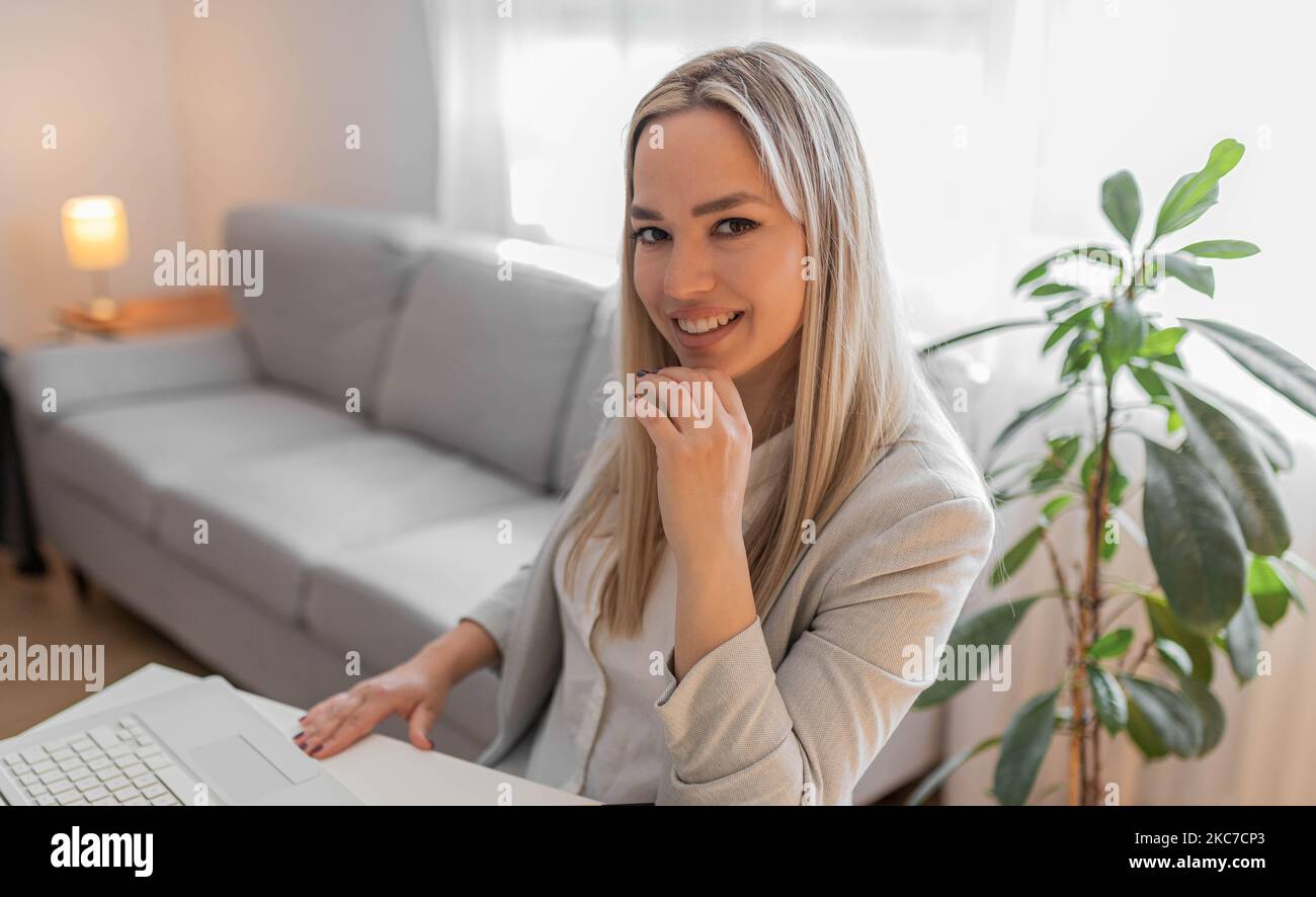 Sit in lap hi-res stock photography and images - Alamy