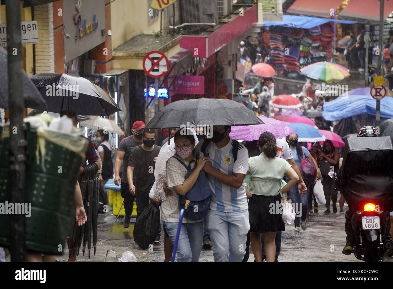 Pedestrians walk on a rainy day through the streets of São Paulo ...
