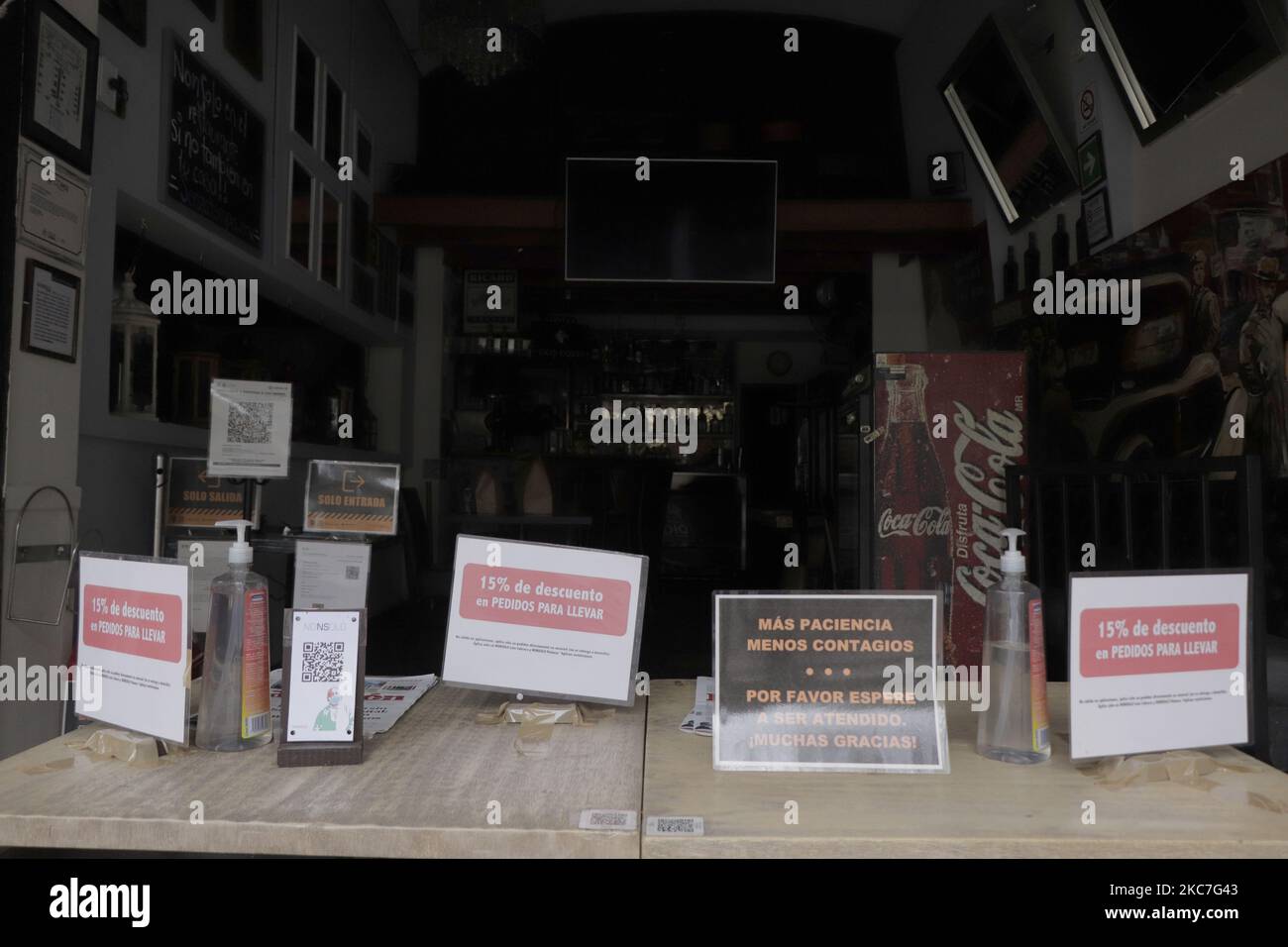 Staggered manner hi-res stock photography and images - Alamy