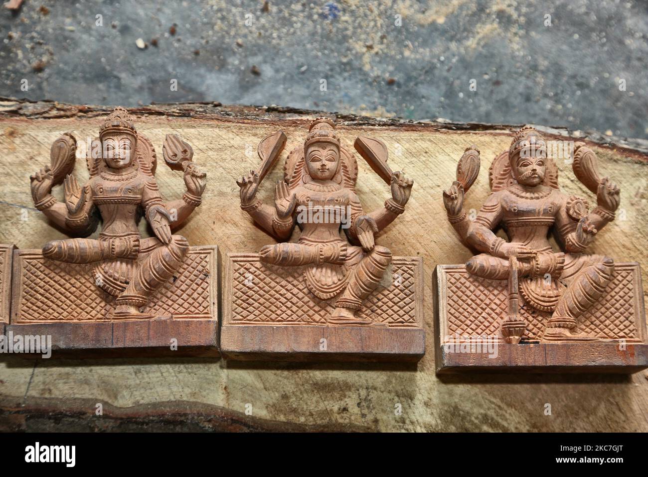 Sri lanka wood carving hindu hi-res stock photography and images - Alamy