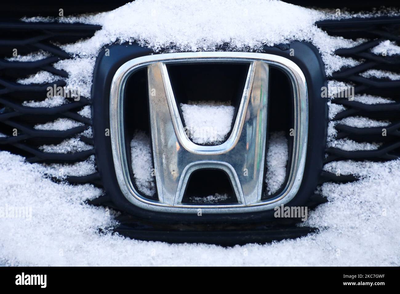 Honda logo sign white hi-res stock photography and images - Alamy