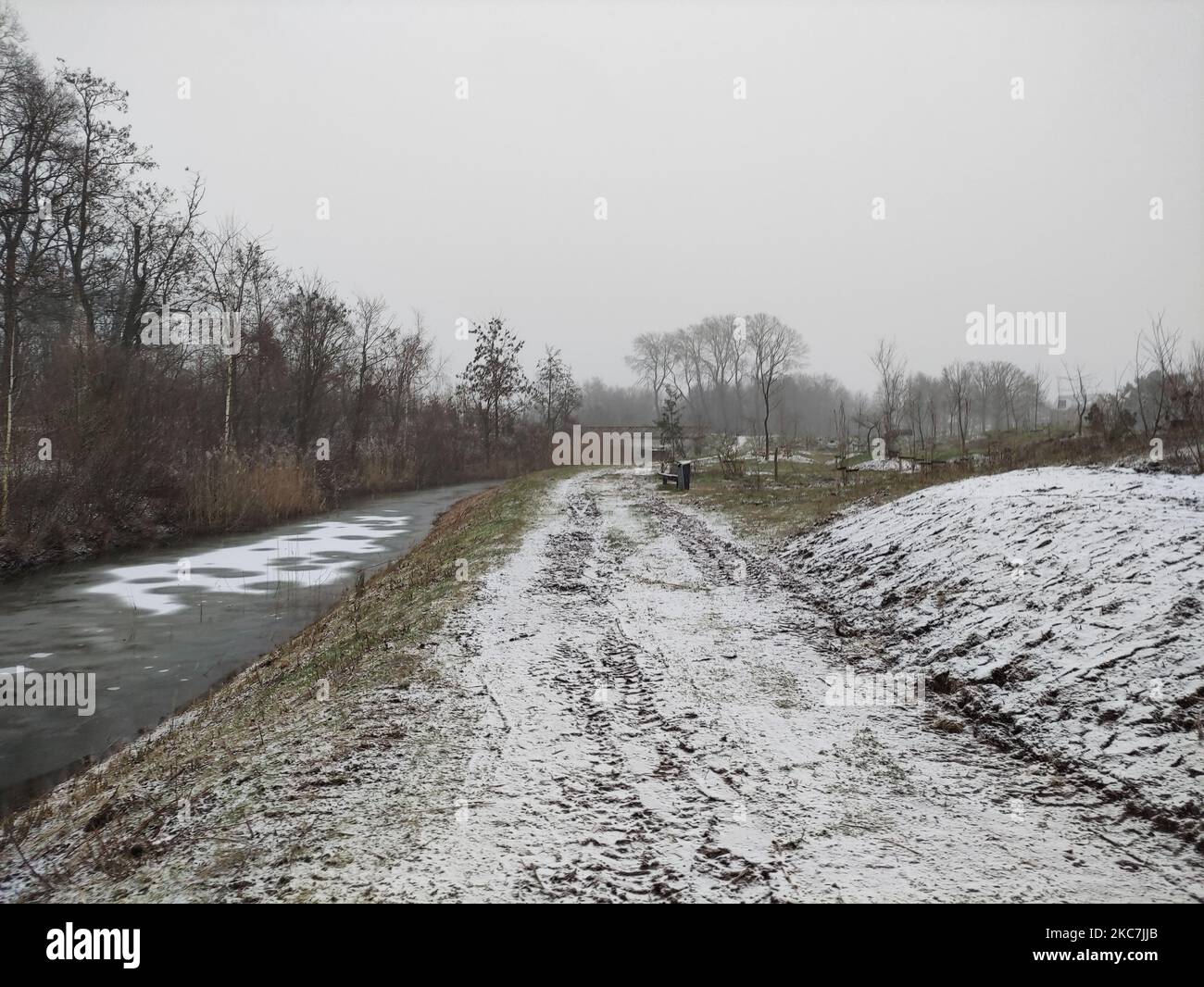Daily life in the Netherlands with the first snowfall of the year ...